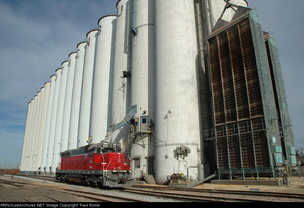 MJRX 1021, SD20, working at Farmland Service Grain elevator